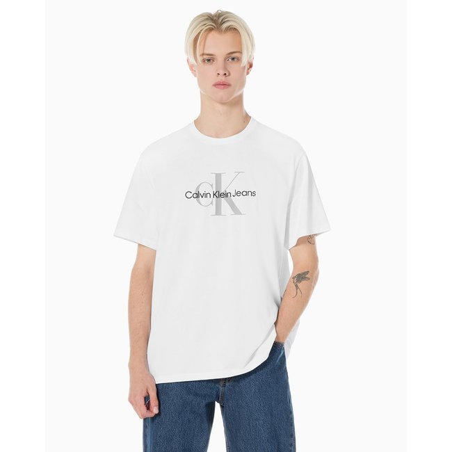 25 S/S[남] 레귤러핏 히어로 모노그램 로고 반팔 티셔츠(40EM289-UB1)