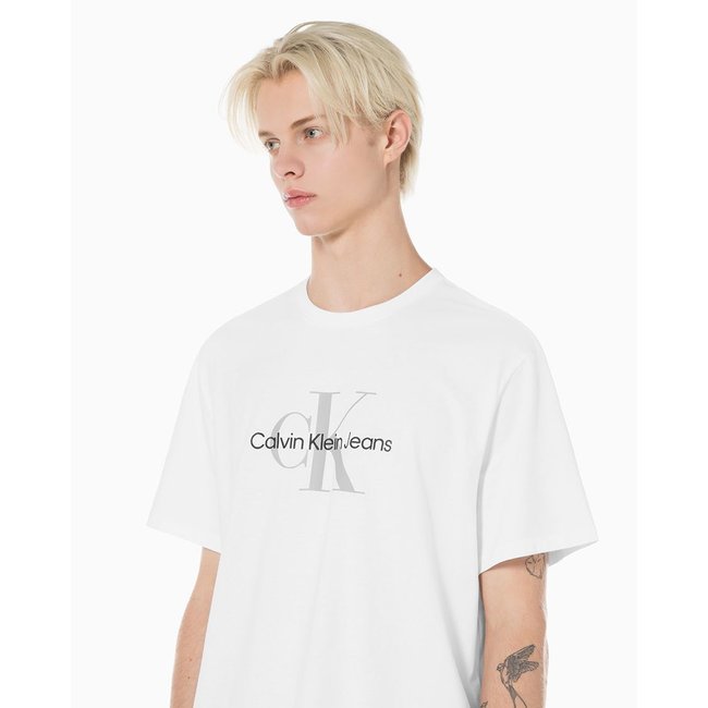 25 S/S[남] 레귤러핏 히어로 모노그램 로고 반팔 티셔츠(40EM289-UB1)